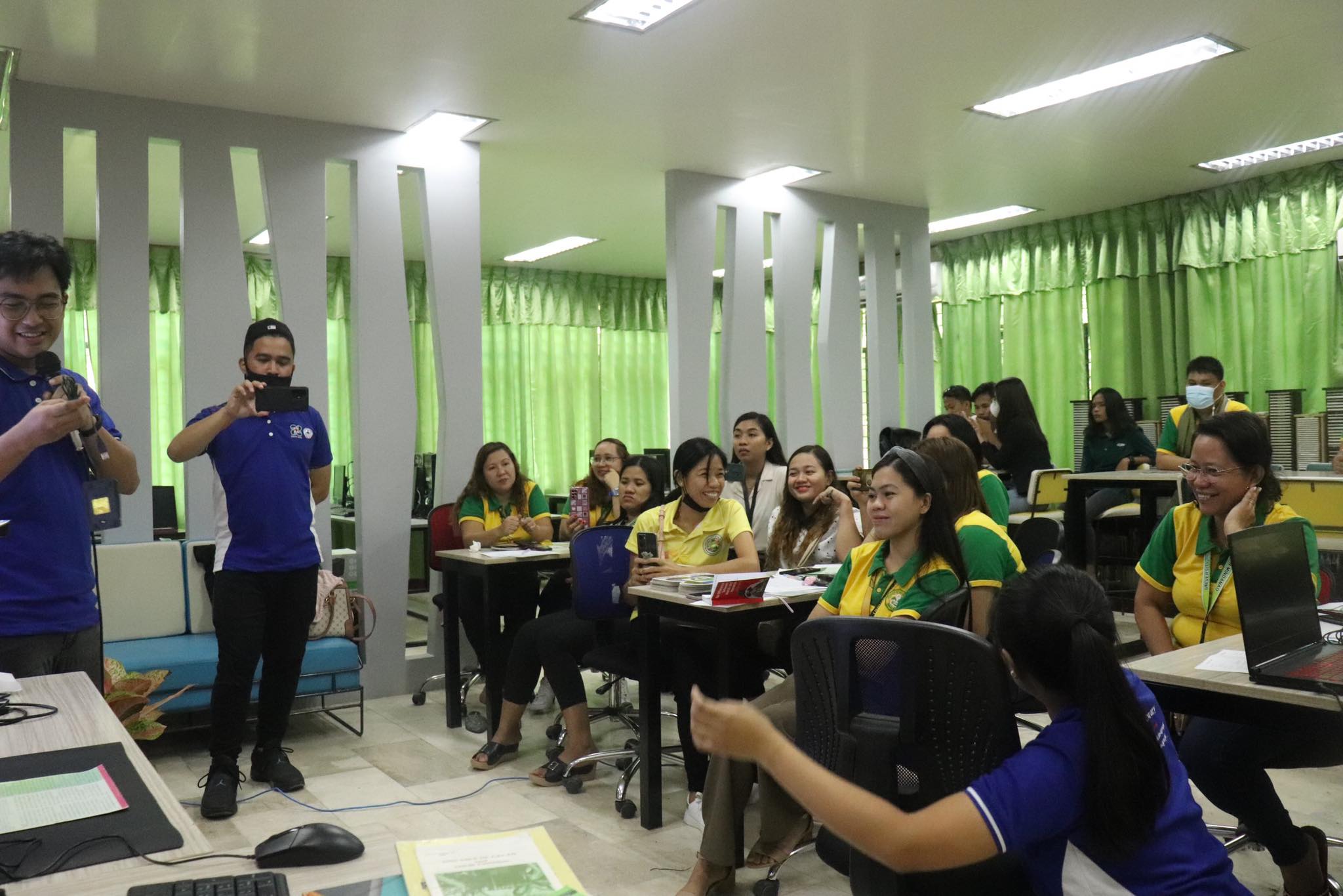 𝗨𝗦𝗠 𝗟𝗶𝗯𝗿𝗮𝗿𝗶𝗮𝗻𝘀 𝗔𝘁𝘁𝗲𝗻𝗱 𝗗𝗶𝗴𝗶𝘁𝗶𝘇𝗮𝘁𝗶𝗼𝗻 𝗧𝗿𝗮𝗶𝗻𝗶𝗻𝗴 𝗪𝗼𝗿𝗸𝘀𝗵𝗼𝗽 – University of ...