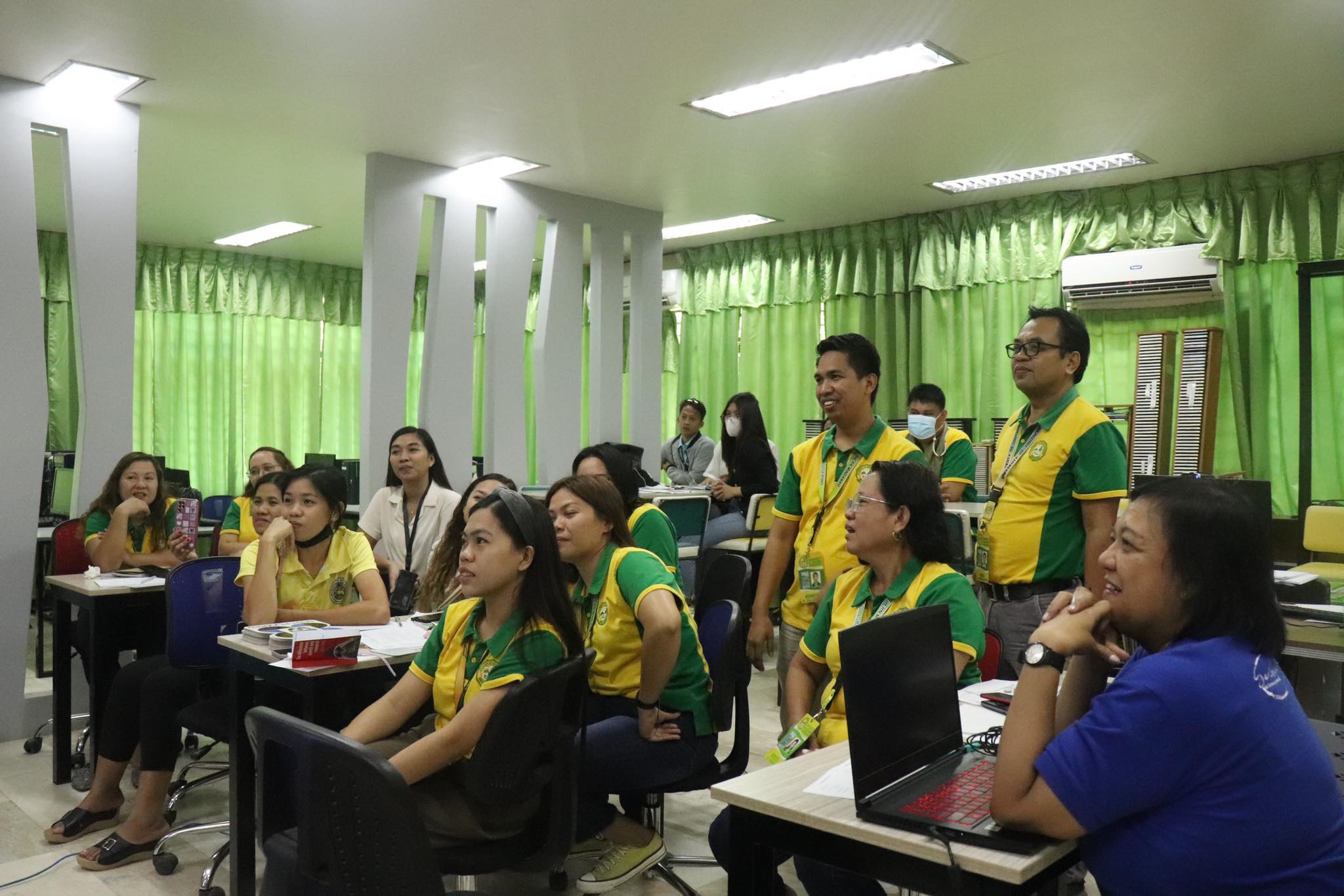 𝗨𝗦𝗠 𝗟𝗶𝗯𝗿𝗮𝗿𝗶𝗮𝗻𝘀 𝗔𝘁𝘁𝗲𝗻𝗱 𝗗𝗶𝗴𝗶𝘁𝗶𝘇𝗮𝘁𝗶𝗼𝗻 𝗧𝗿𝗮𝗶𝗻𝗶𝗻𝗴 𝗪𝗼𝗿𝗸𝘀𝗵𝗼𝗽 – University of ...